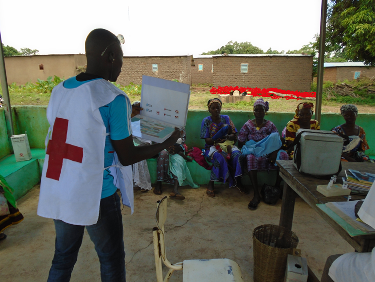 Voluntarios de Cruz Roja Maliense realizan sesiones de sensibilización ...
